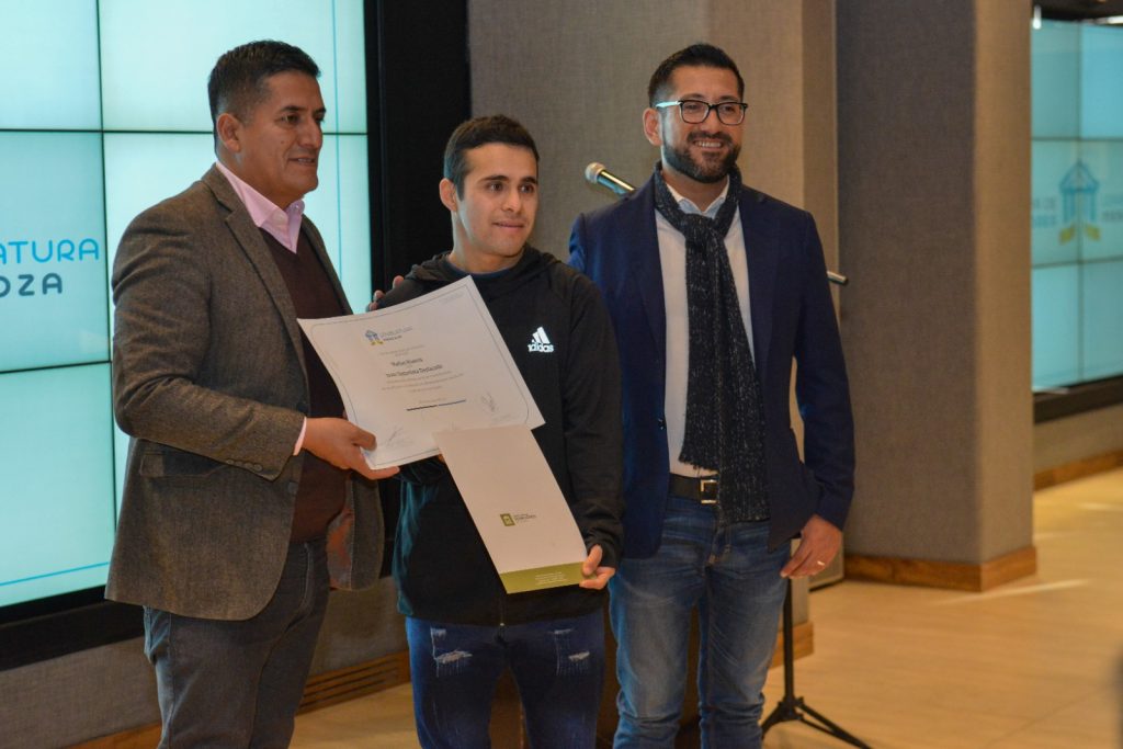 El Senado reconoció el desempeño de Matías Riveros, integrante de la Selección Argentina de ...